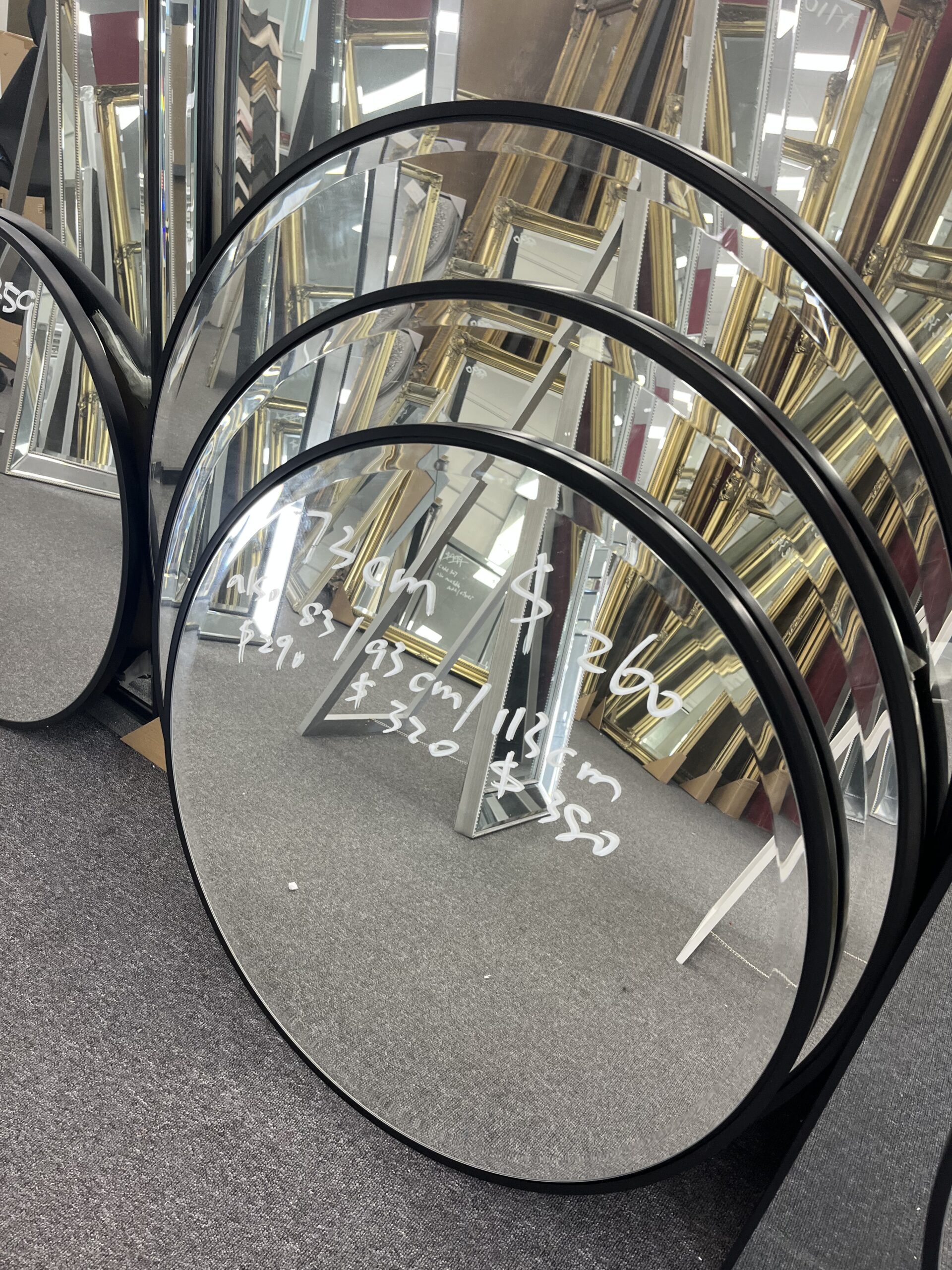 Black Aluminium Bevelled Round Mirror – Decomirrors